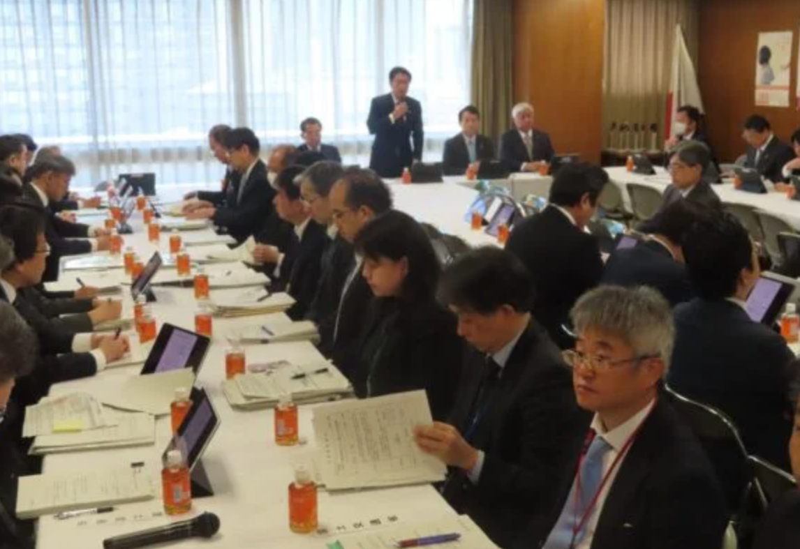 「特定技能1号」外国人受け入れ、トラックで1万5000人 28年度見込み 自民外特委が了承 免許切り替え 在留6カ月可能 「働きやすい職場認証」要件 - jnnavi