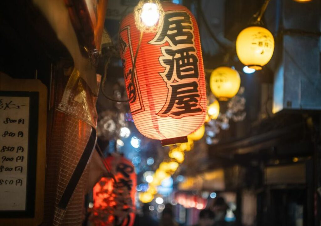 「外国人お断り」と書くと炎上してしまう…英語がまったくダメな零細飲食店は、押し寄せる訪日客をどうすべきか／→「別に従業員は英語ができる必要はないんじゃない？」 - jnnavi